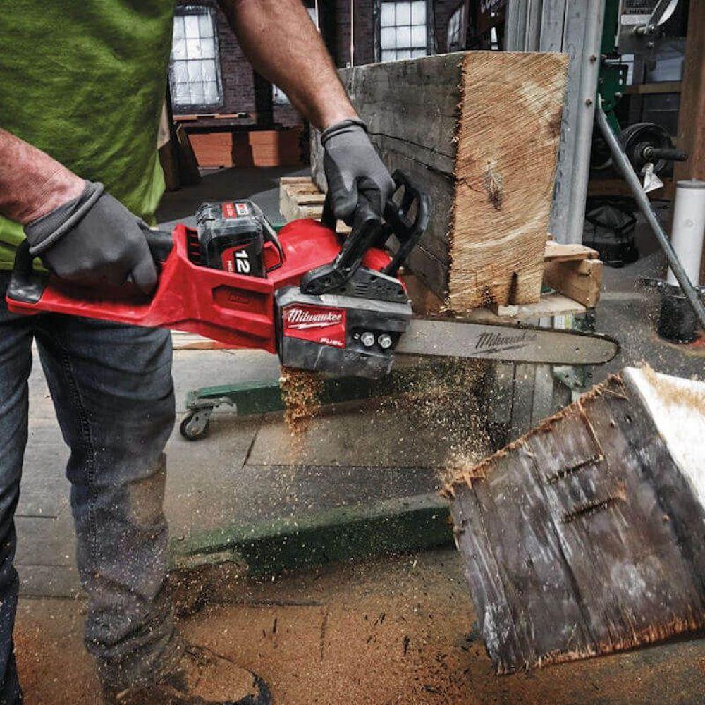 Milwaukee 18v FUEL Brushless Compact Chainsaw 30cm - BodyOnly ...