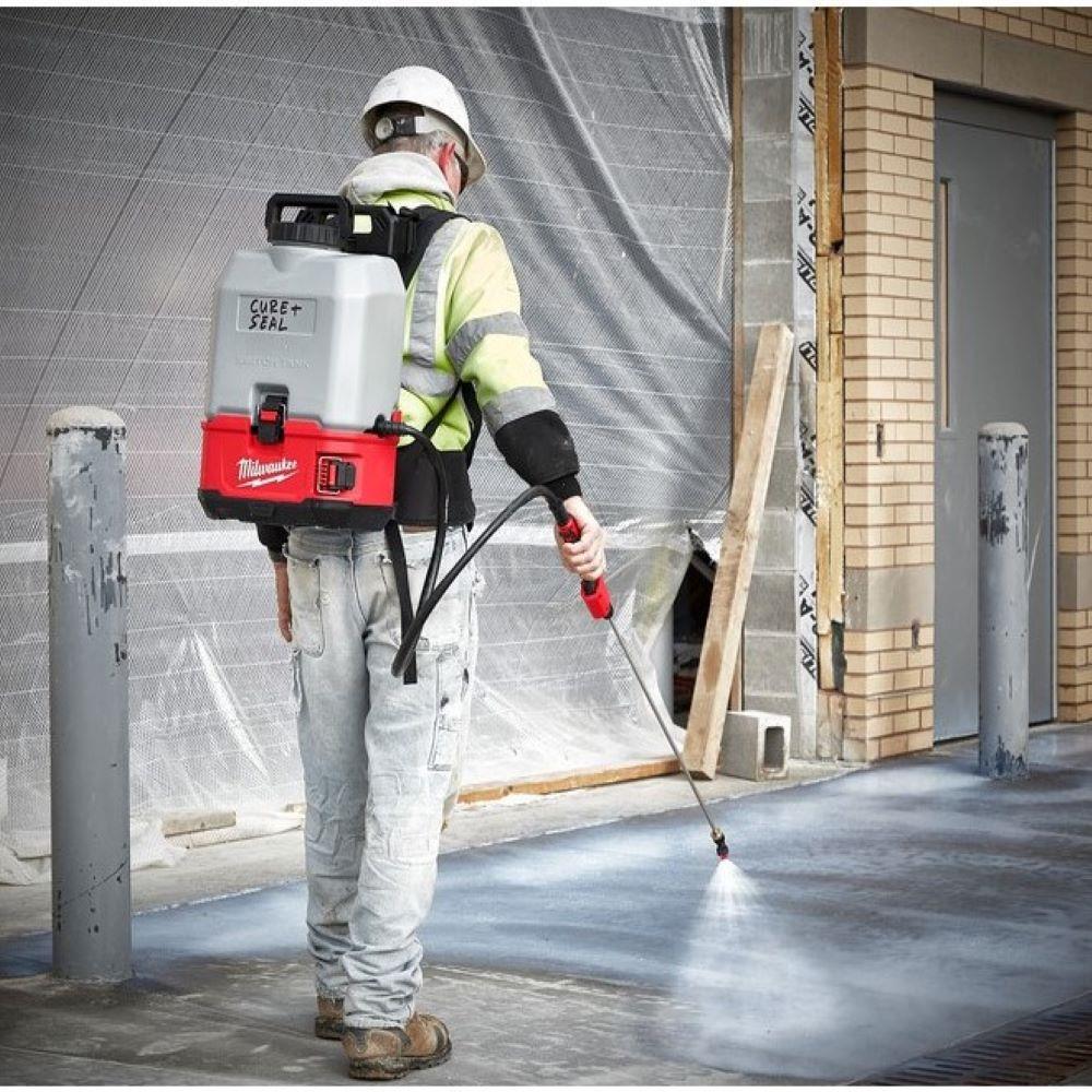 Milwaukee 15lt Backpack Fluid Pump Sprayer - Battery & Charge ...
