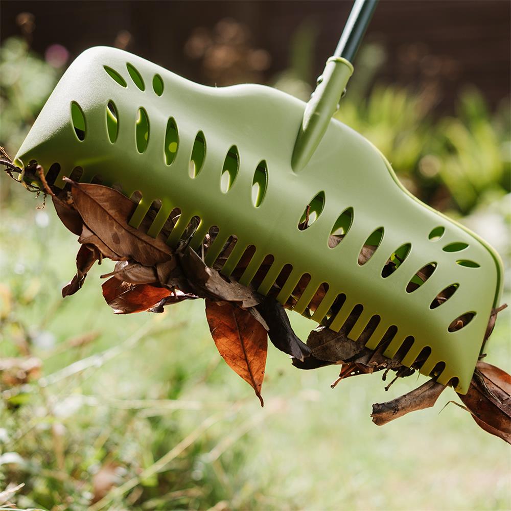 Gardman Long Leaf Grabber | Your Home and Garden